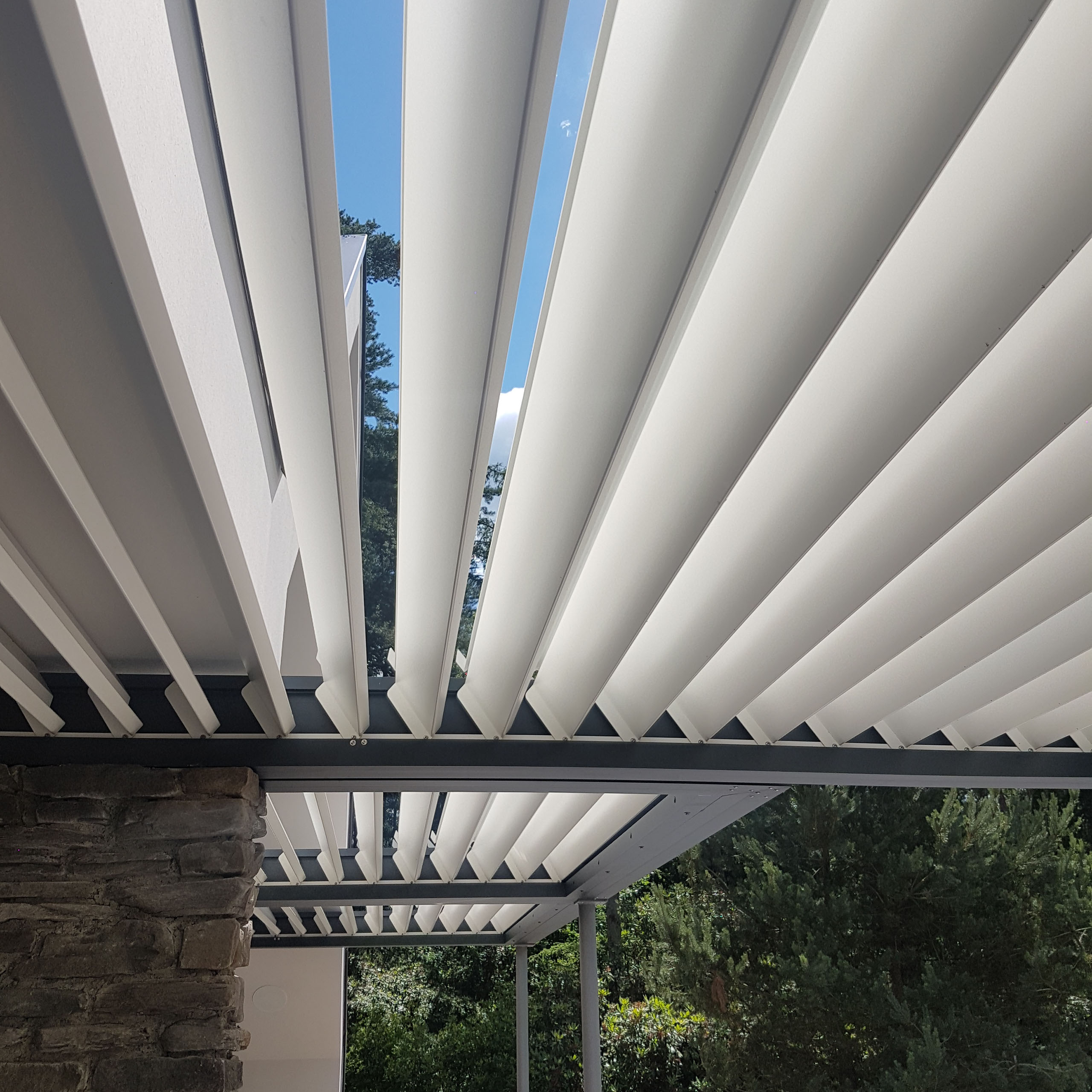 Lamellendak gardenworld - terrasoverkapping - serre-overkapping - Wonen.nl