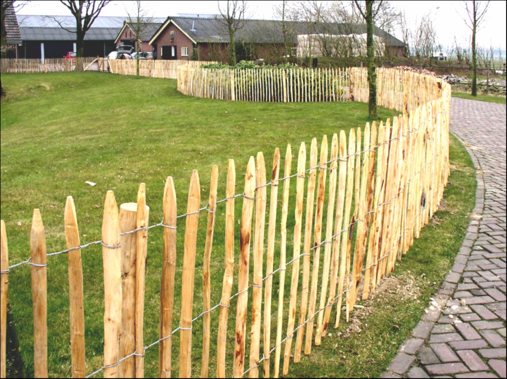 Houten hekwerk - tuinomheining-hekwerk - tuin - WONEN.nl