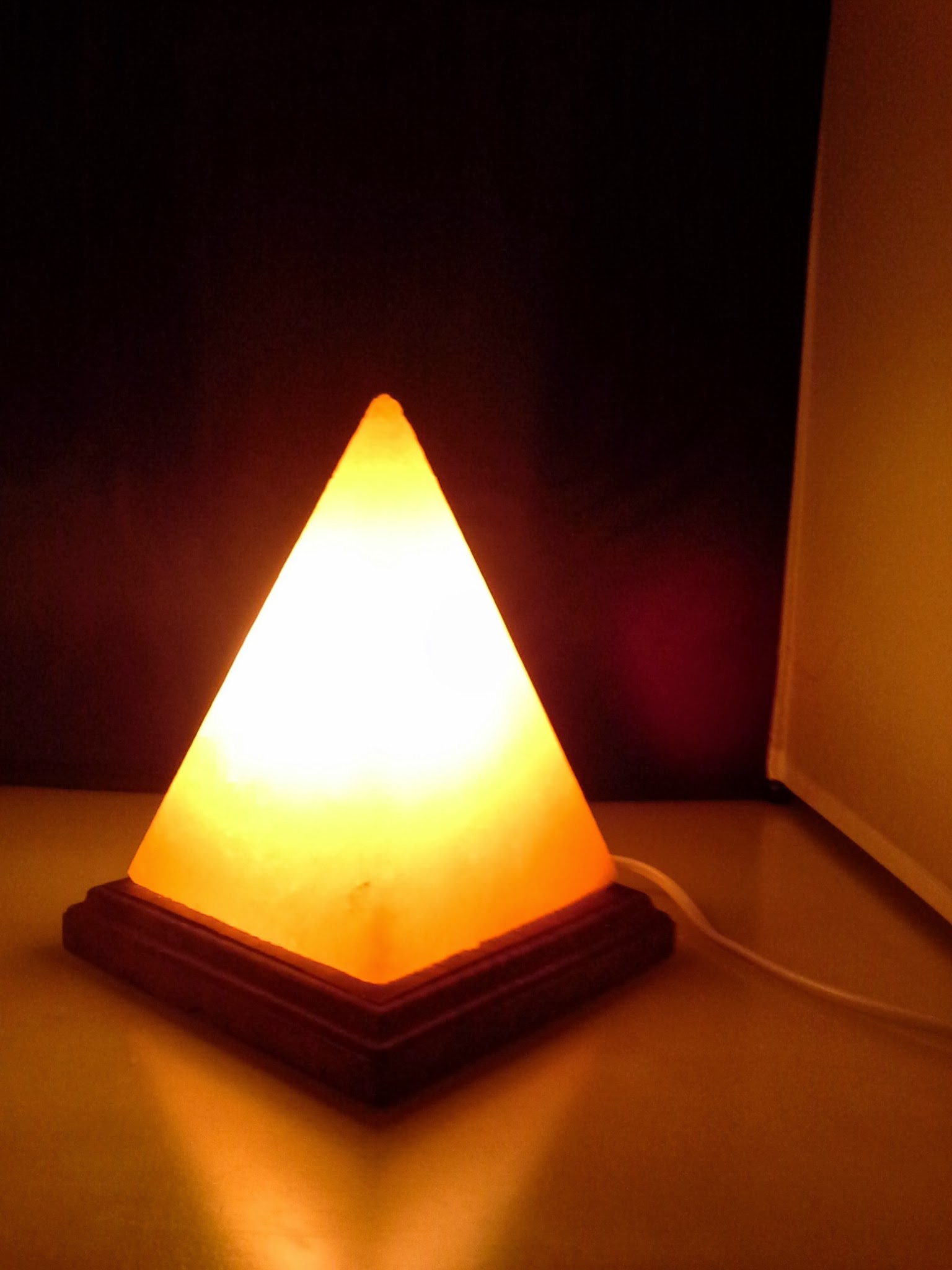 Piramide Lamp - verlichting - woonkamer - Wonen.nl